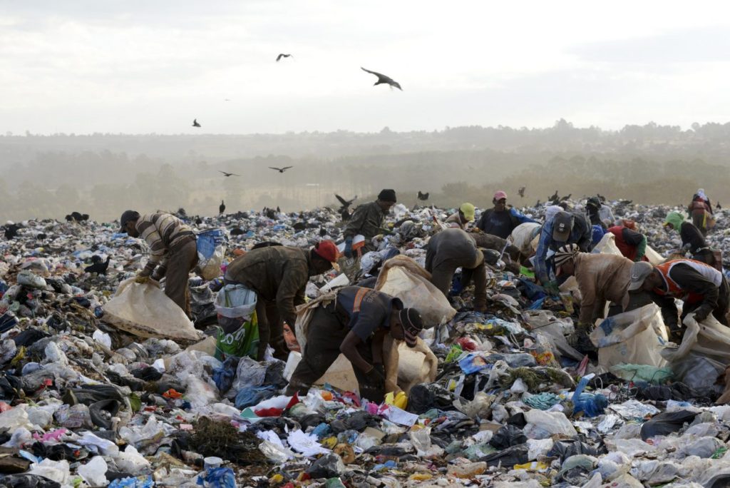 Brasil volta a ter 14 milhões de famílias na miséria, e economistas ...